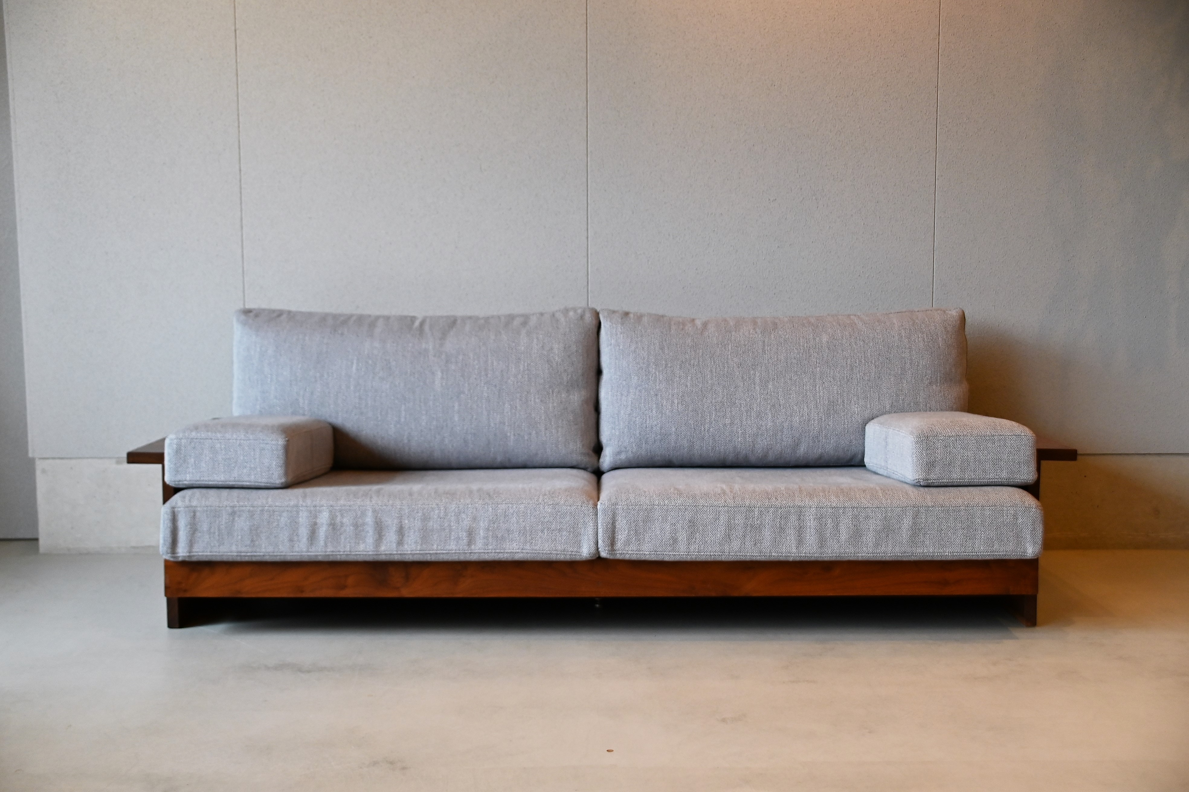 AKASEとの歴史を物語るStill Sofa | BLOG | RENSEY（レンセイ） | 石川県金沢市の家具屋 | 金澤本店